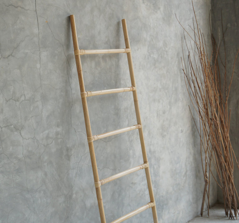 RATTAN DECORATIVE LADDER - NATURAL